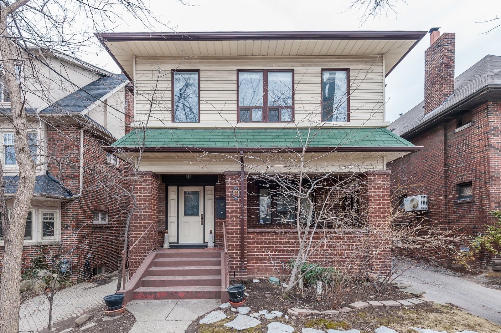 99 Burnside Dr - The Josie Stern Team